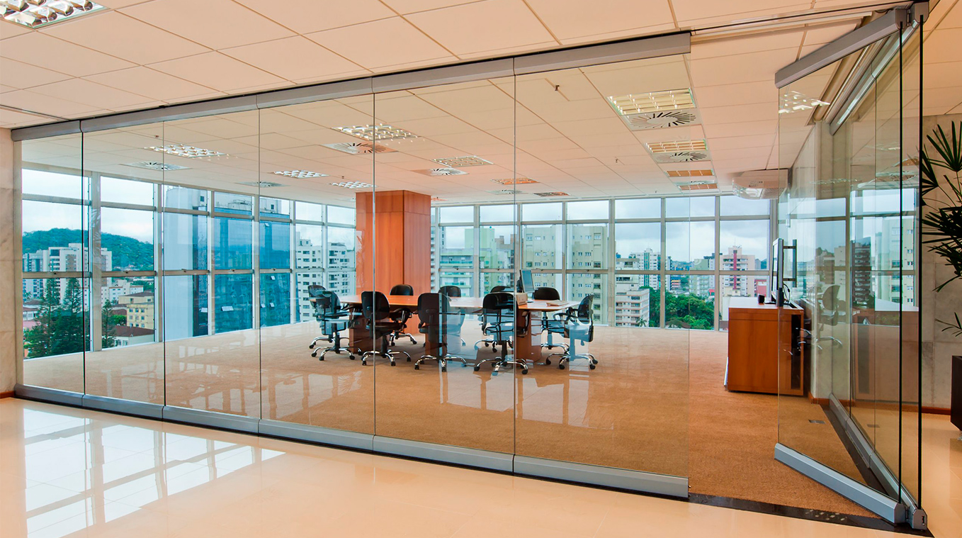 Divisórias Painel em Vidro Linha Retrátil – ATP Brasil